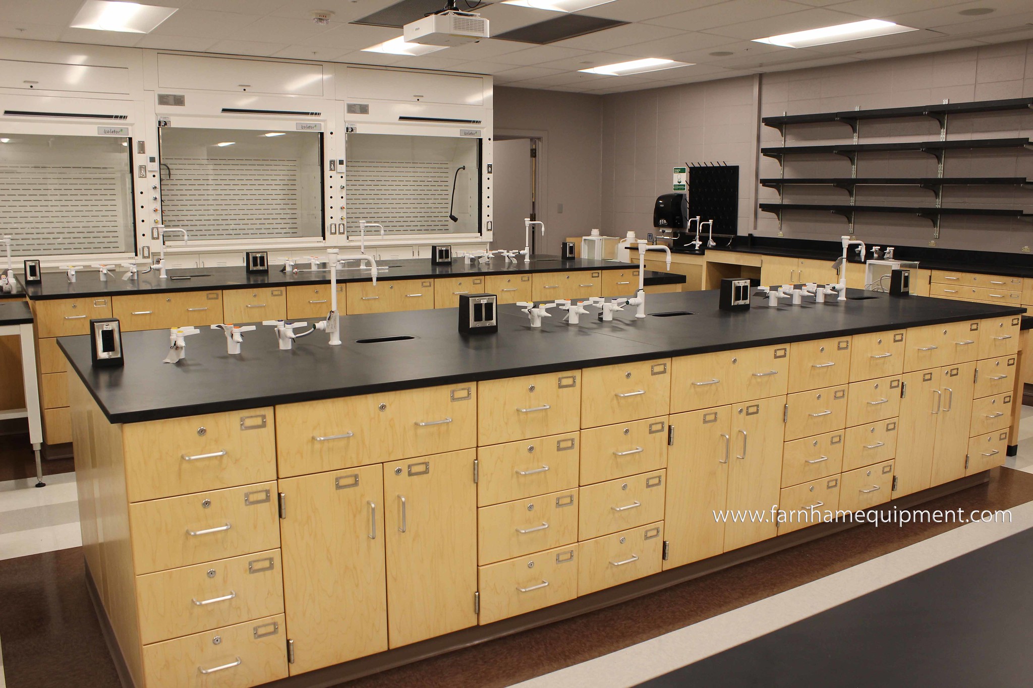 Home [www.farnhamequipment.com]